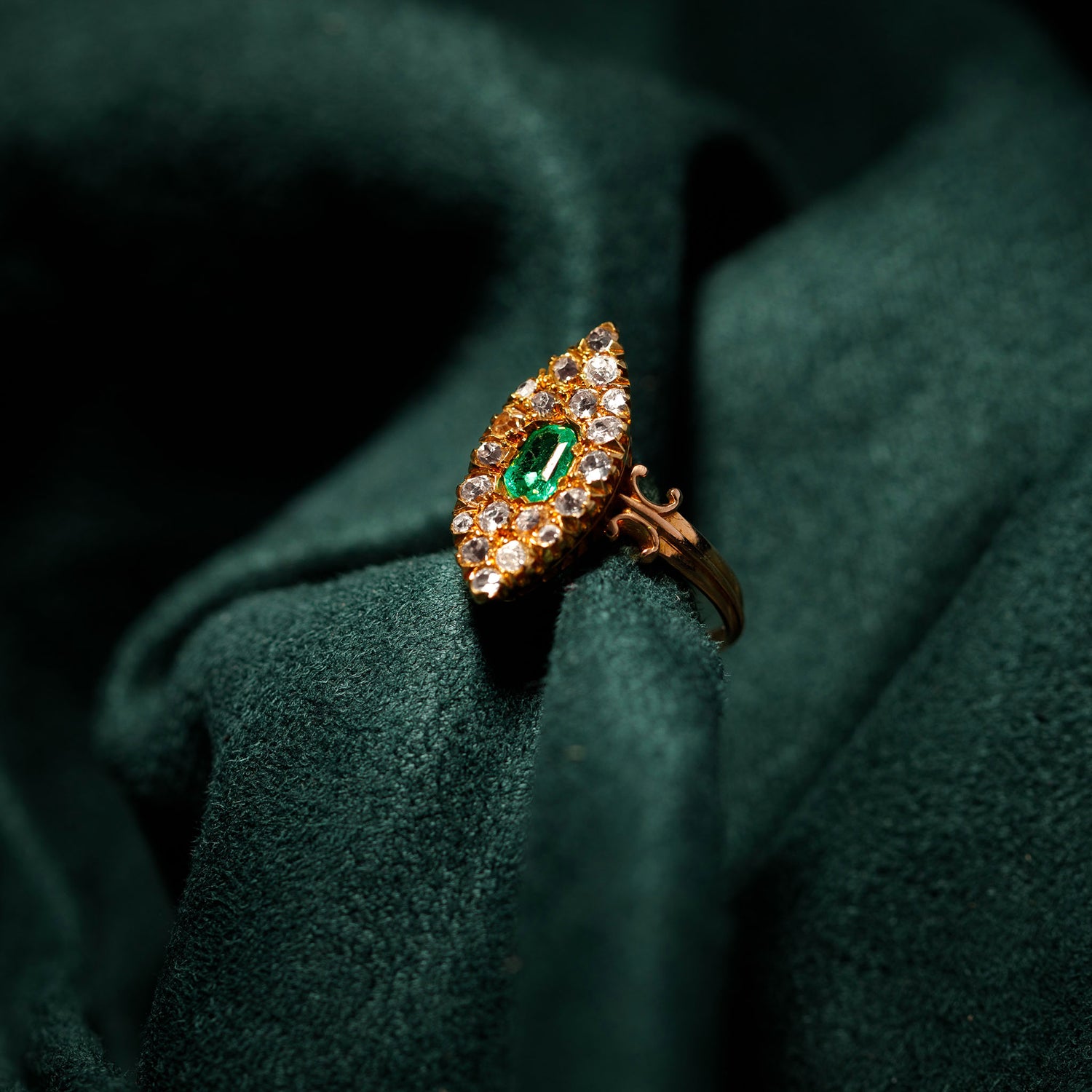 What is the difference between Antique and Vintage? – Dobson Fine Jewellery